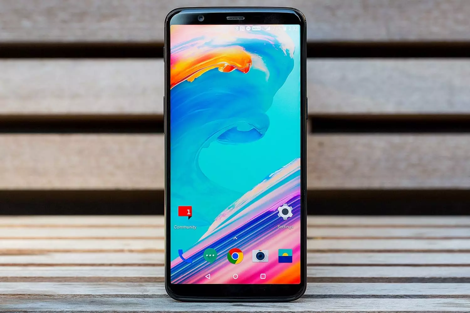 來自世界各地的買家排隊在多公里的隊列中為Oneplus 5T