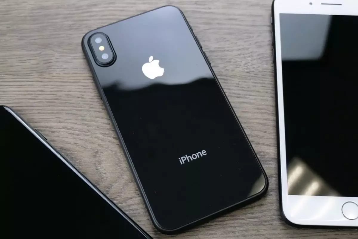 Video posnetki dneva: Delo iPhone 8 z brezpravnim oledskim zaslonom na IOS 11 5353_1