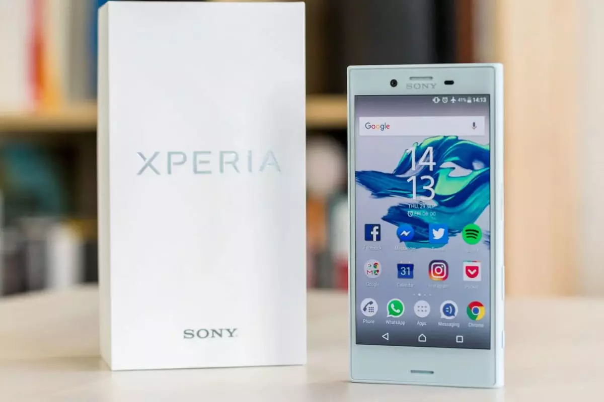 Verð fyrir Sony Xperia X Compact í Rússlandi féll undir sálfræðilegu merkinu 5405_1