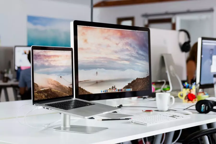 Macbook белән эшләү өчен тышкы мониторны ничек конфигурацияләү