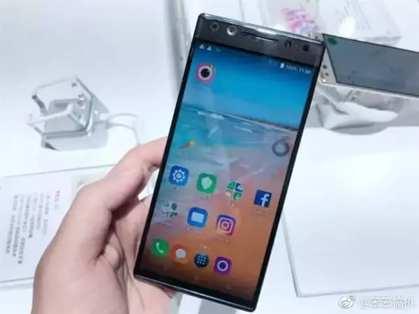 Elanın TCL A5 - unikal cramless smartphone çox 
