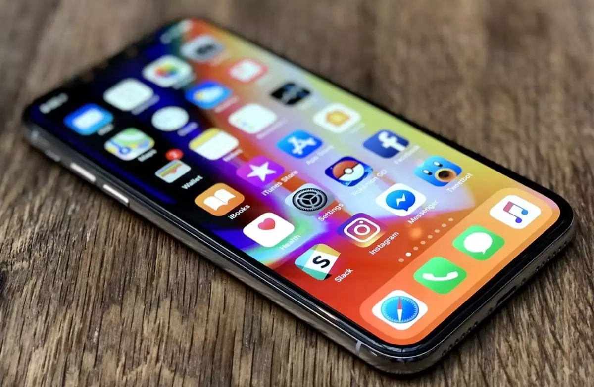 Mètr po ak te kòmanse trè agresif piblisite iPhone X nan Larisi 5863_1