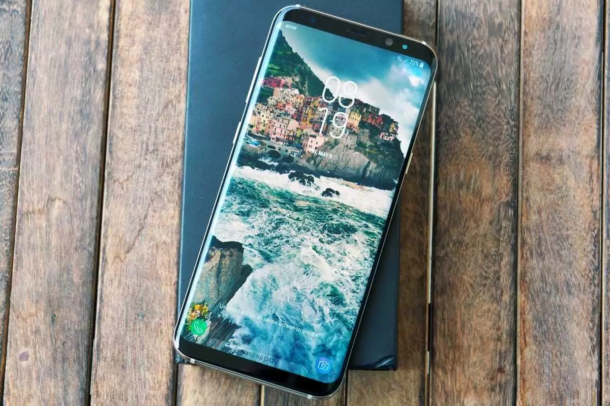 Ulefone F2 - smartphone anu henteu saé sareng 8 GB RAM, dirancang pikeun ngagentos Samsung Galaxy S8