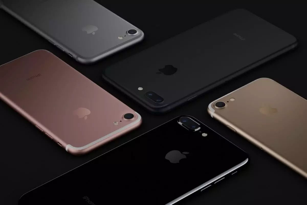 Í Rússlandi var verð hrunið á iPhone 7 og iPhone 7 plús til sögulegu lágmarki 6209_1