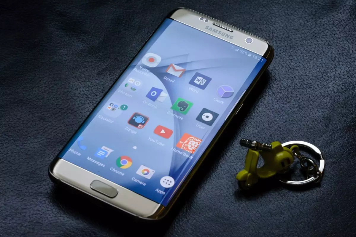 Yn swyddogol: Bydd ffôn clyfar Samsung Galaxy S8 yn mynd ar werth heb fod yn gynharach nag Ebrill