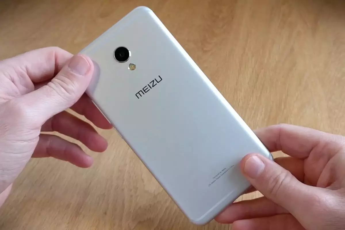 MEIZU arrangé en Russie Vente aux enchères de générosité sans précédent - 