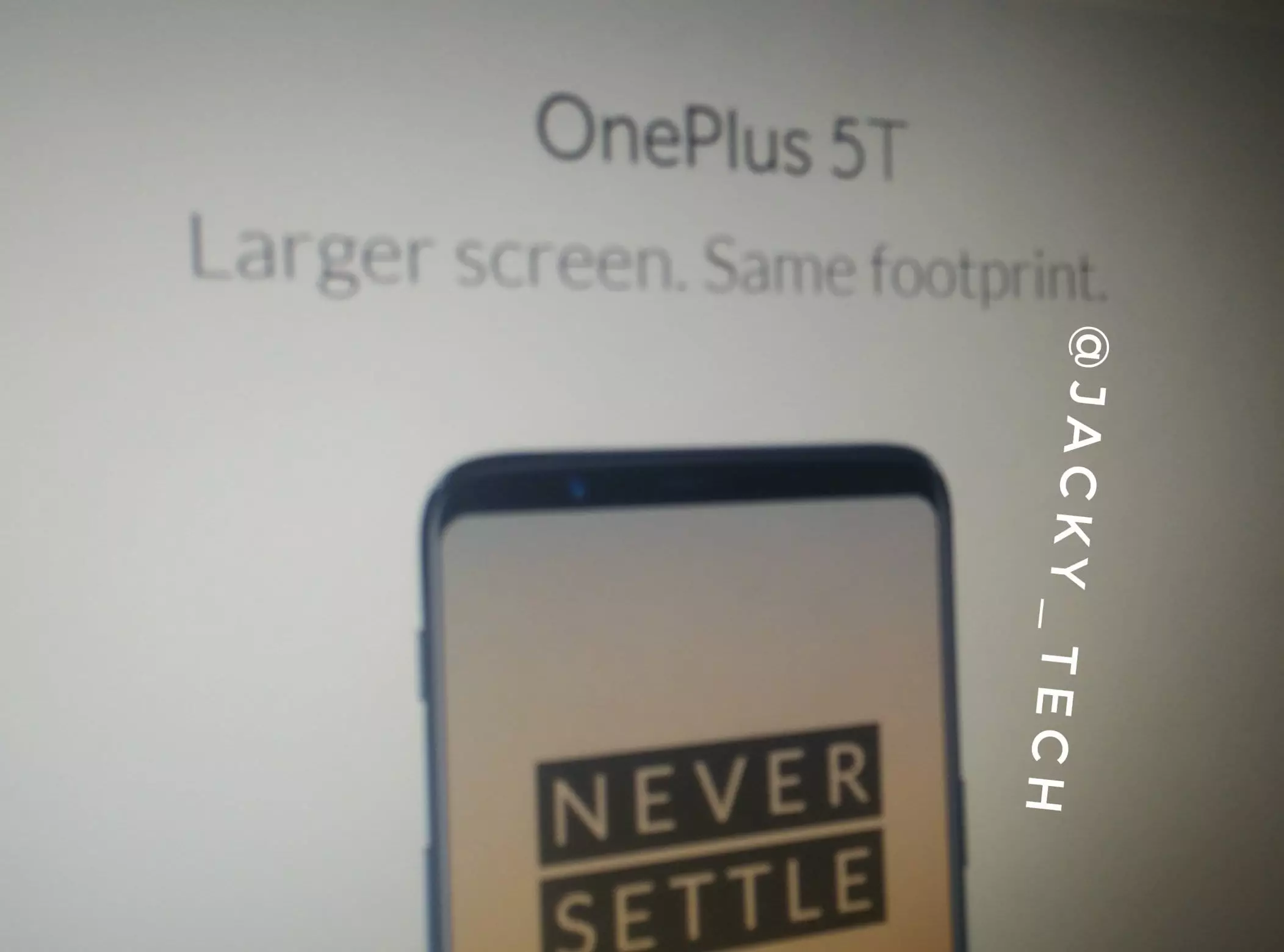 OnePlus 5T montris alian bildon. Kaj li estas bela 7042_4