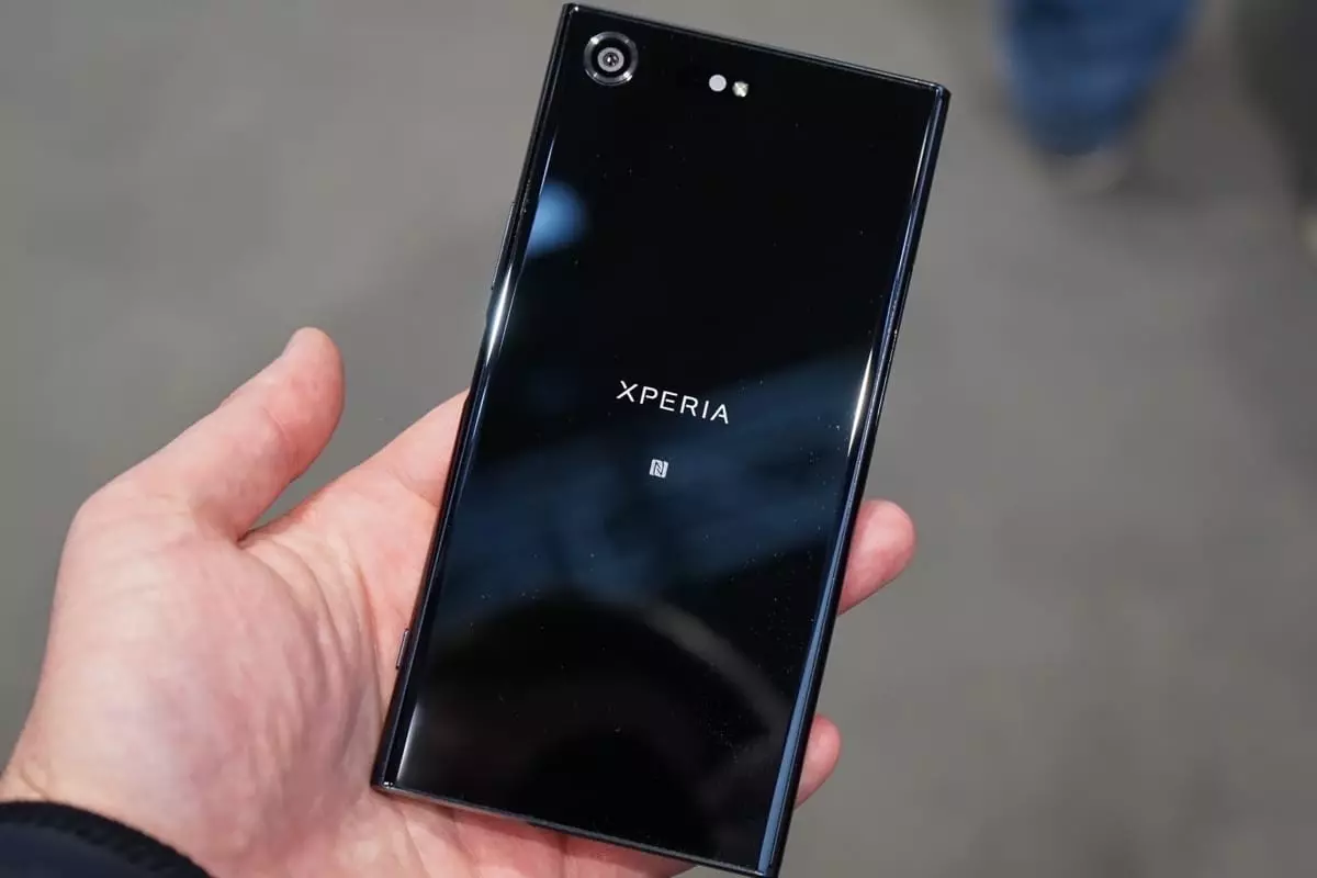 Top Sony Xperia Xz Ere Samusongi Agbaaiye S8 nipasẹ iṣelọpọ 7469_1