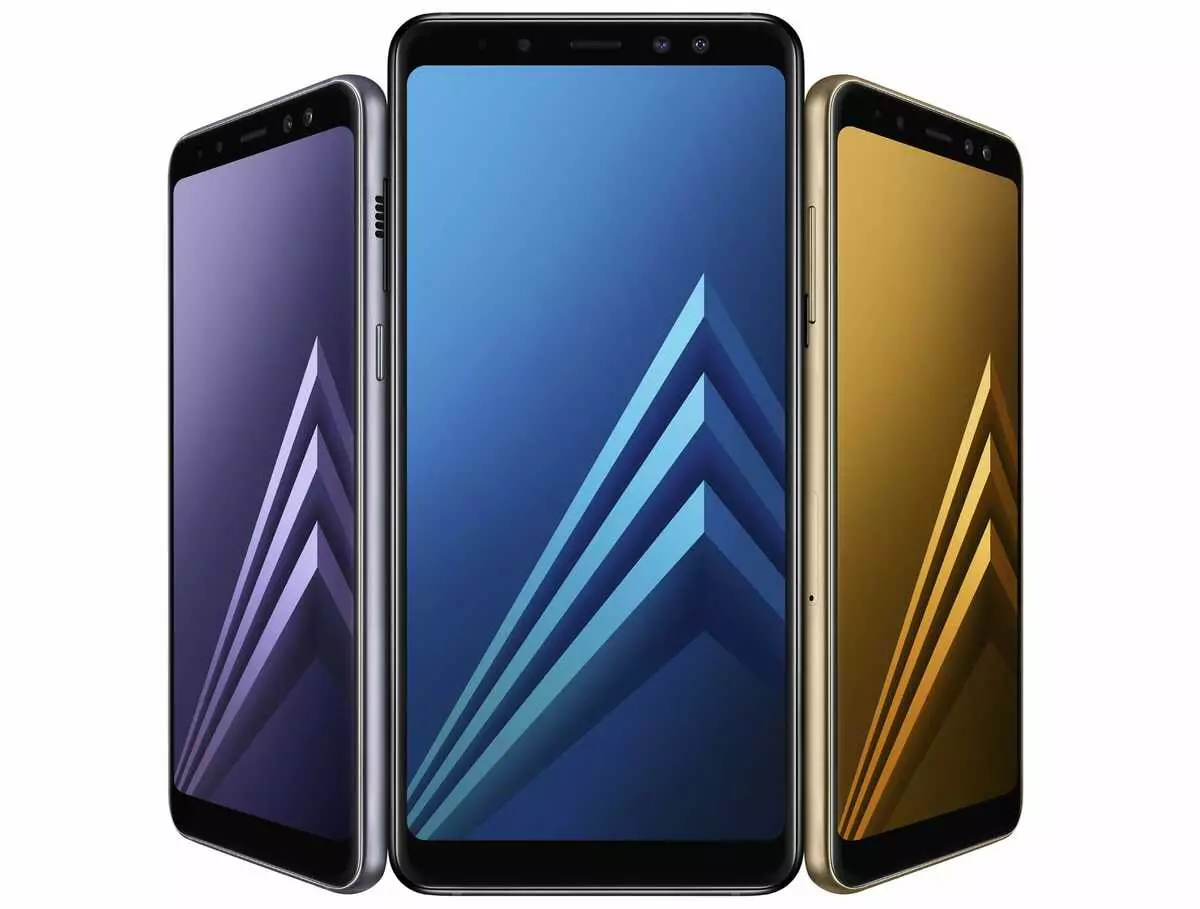 Examinar los teléfonos inteligentes Samsung Galaxy A8 (2018) y Galaxy A8 + (2018) se vendió en Rusia 7481_1