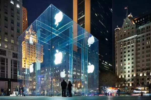 Apple Store.