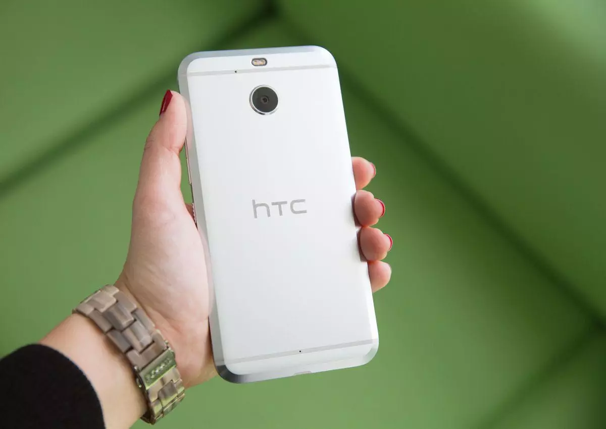 HTC ବୋଲ୍ଟ ଧାତୁ 32 |