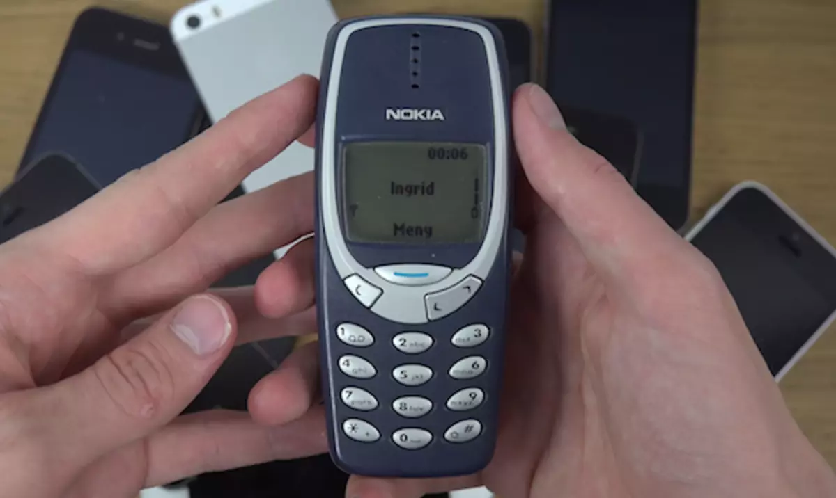 Nokia 3310.