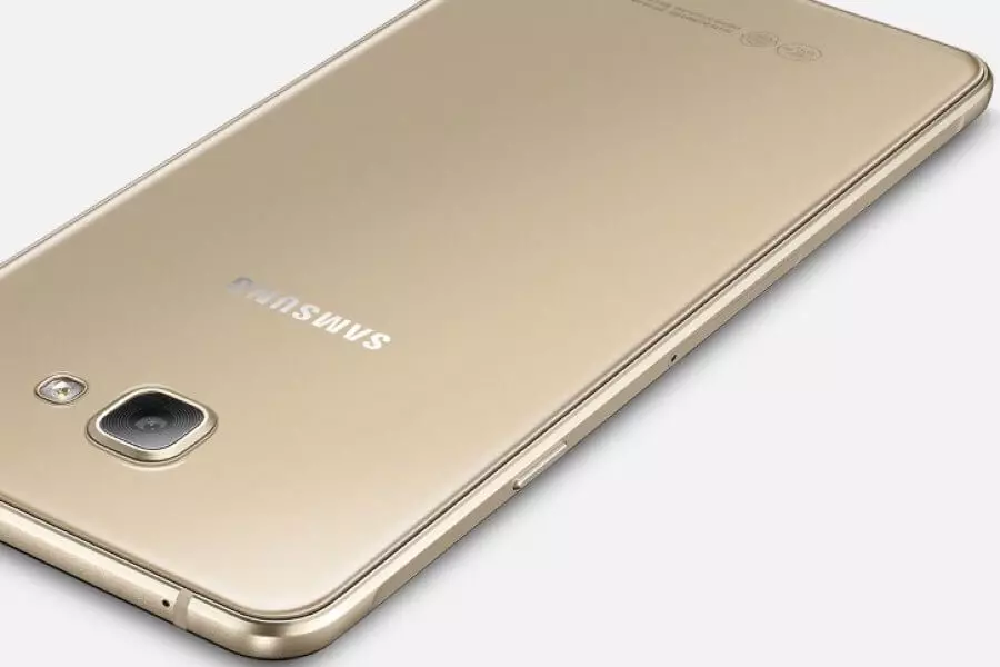 6 hazbeteko Samsung Galaxy A9 ofizialki aurkezten da