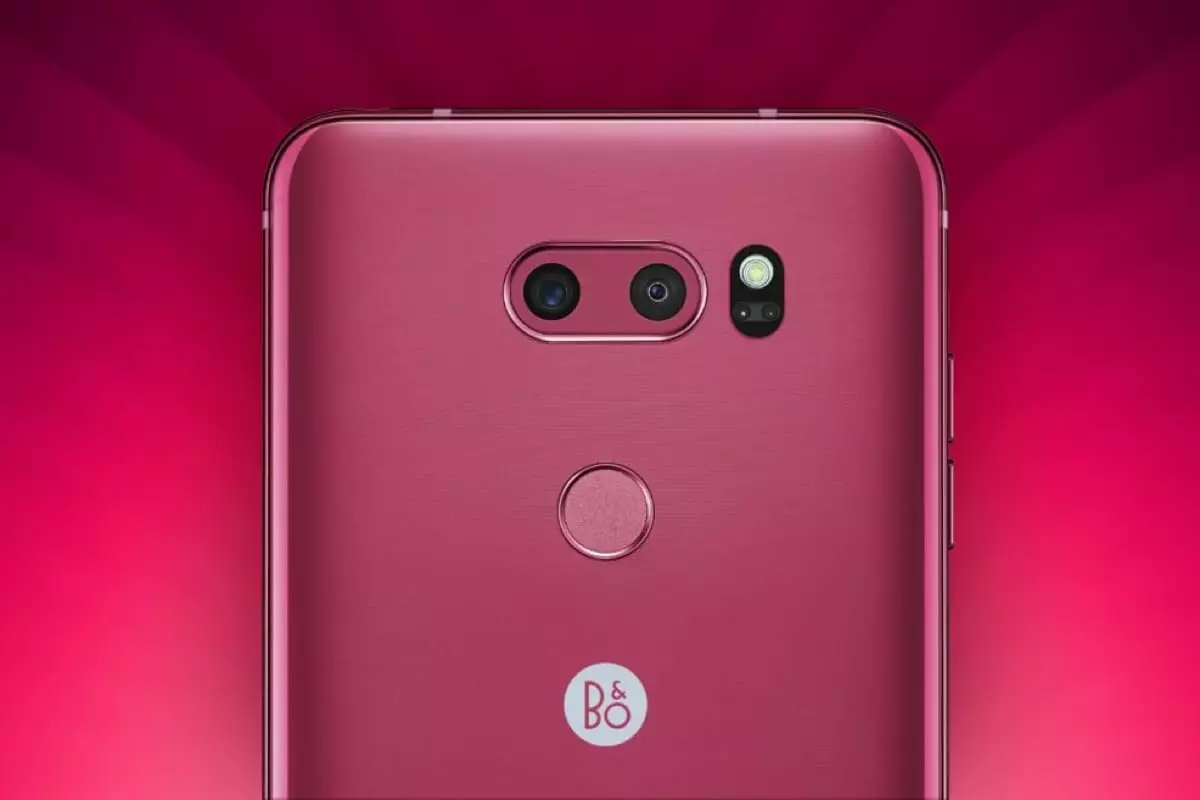 روس میں Raspberry میں وضع دار اسمارٹ فون LG V30 + میں فروخت کرنے لگے 7869_1