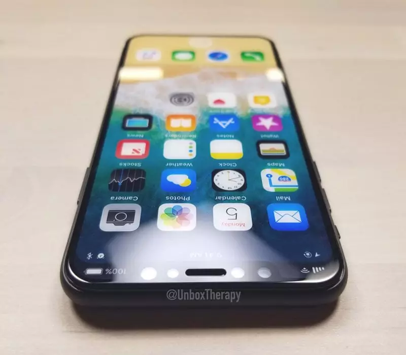 Ĉi tiuj fotoj faros ĉiu volis aĉeti iPhone 8 - la plej altnivela smartphone de la jaro 7935_2