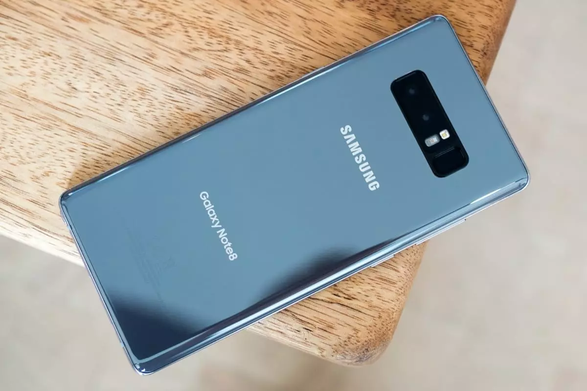 Zonse za Samsung Galaxy Onani 8 Ntchito zimawonetsedwa ku foni ina. 7966_2
