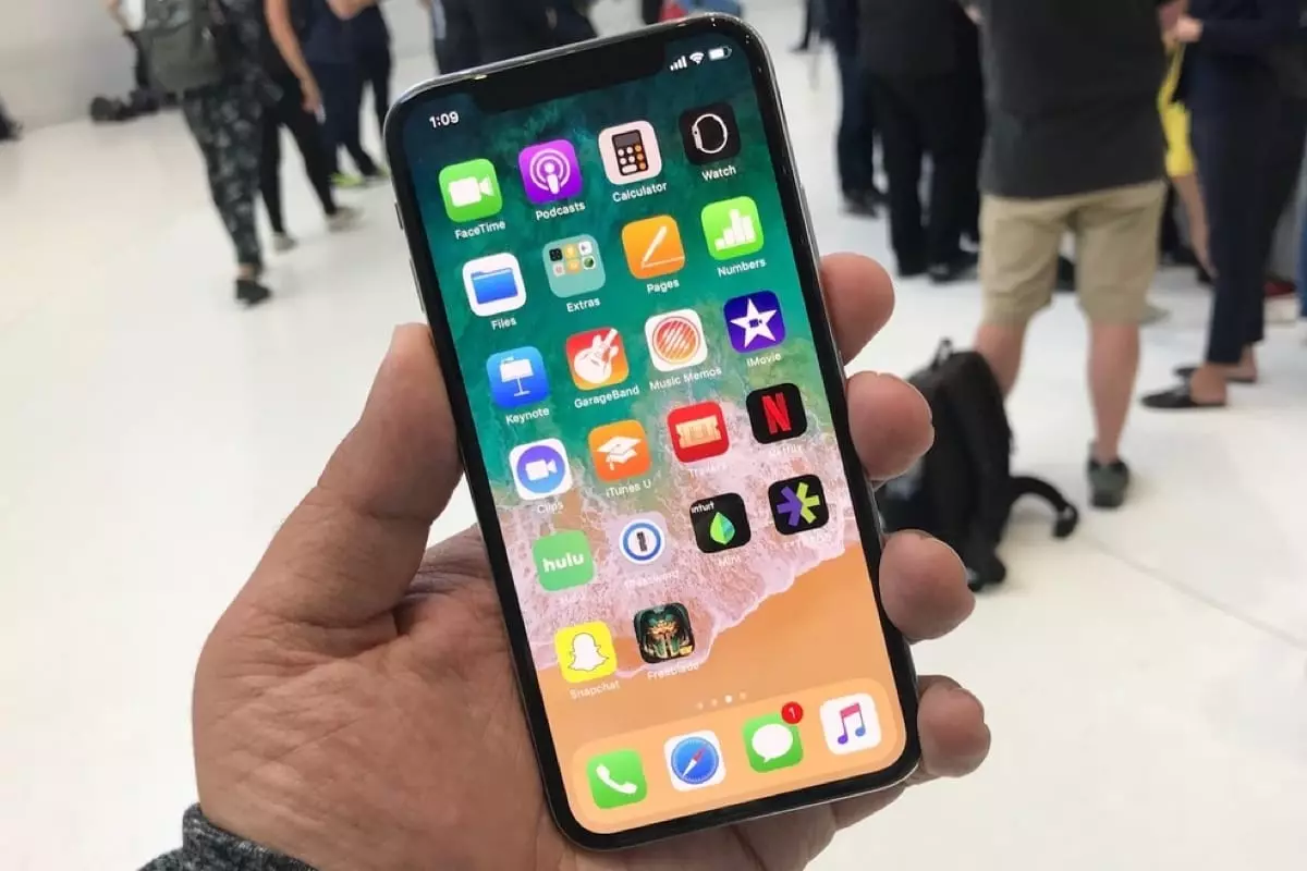 iPhone X ကိုပြုပြင်ရန်တရားဝင်စျေးနှုန်းများသည်မိမိ၏ 0 ယ်သူအားလုံးကိုထိတ်လန့်တုန်လှုပ်စေလိမ့်မည် 8170_1