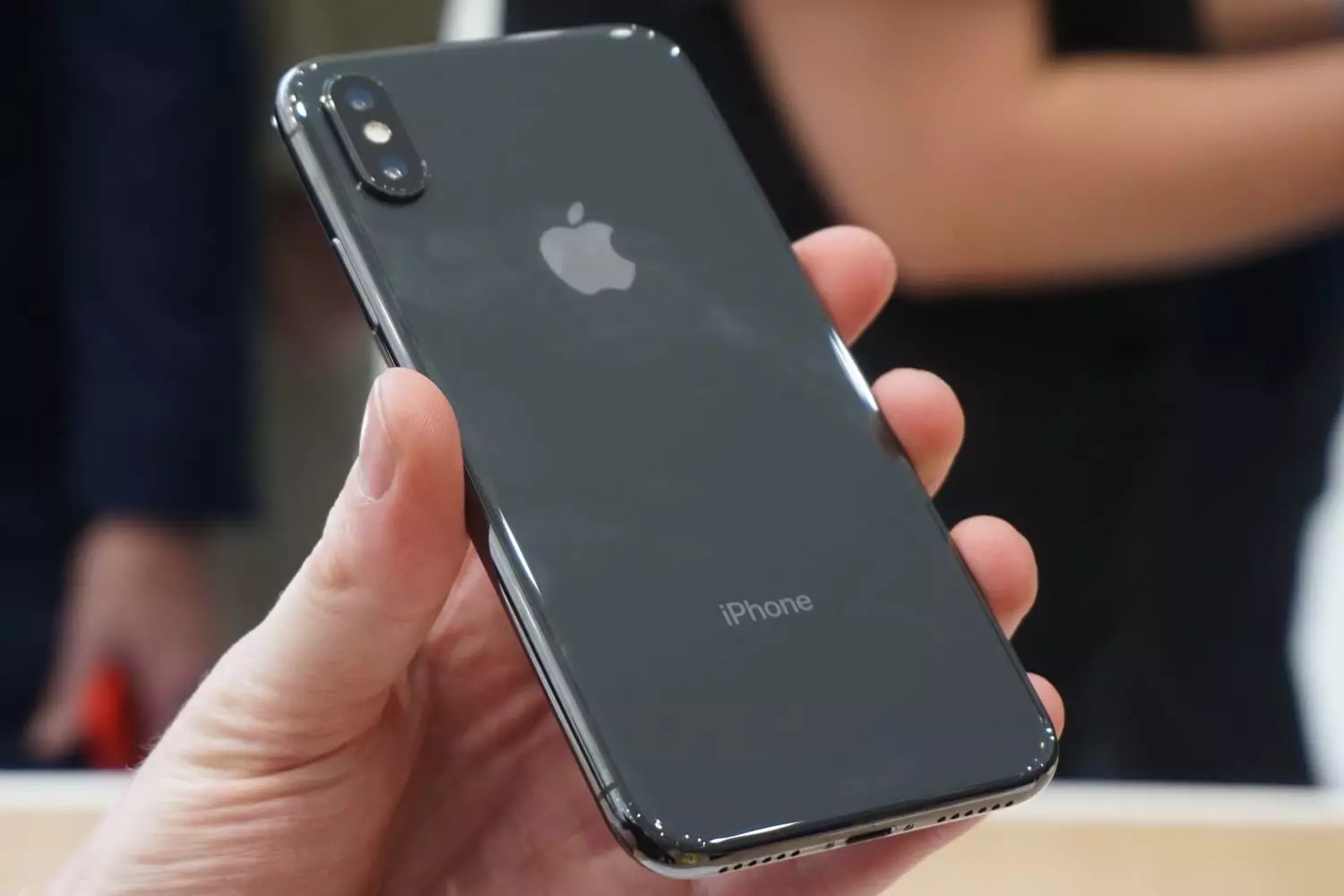 Yuav ua tau iPhone x yog tau tau rau 3 lub sijhawm rubles - yuav ua li cas thiaj ua tau? 8338_1