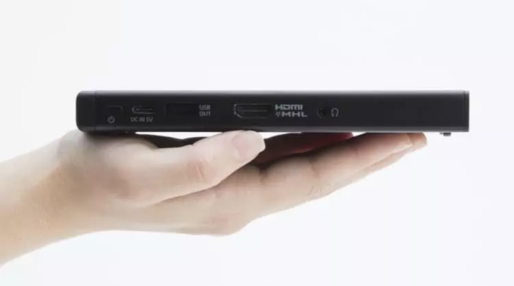 Sony ka krijuar një pajisje unike portative të aftë për të zëvendësuar TV 8593_3