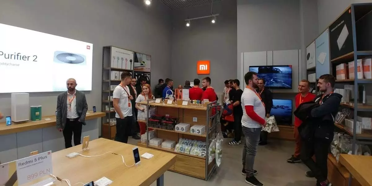 Xiaomi Fans sinn an de Stuerm vun der Aarbechtsgeschäft am Land gaang 8641_5