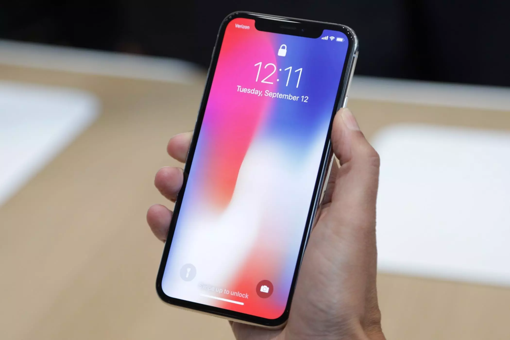 Apple mushandi ane utsinye akabhadhara akapa iphone x mwanasikana wake 8753_1