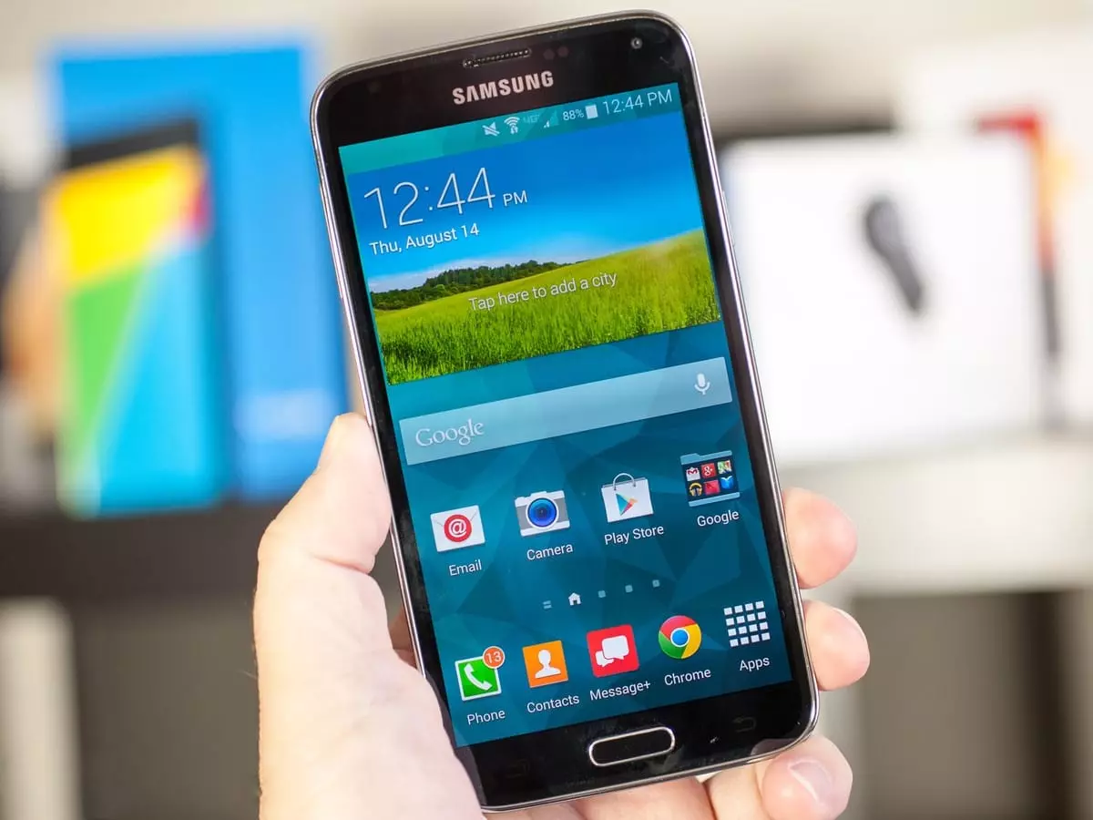 Samsung a oferit proprietarilor de smartphone-uri vechi care au făcut bani într-un mod neobișnuit 8913_2