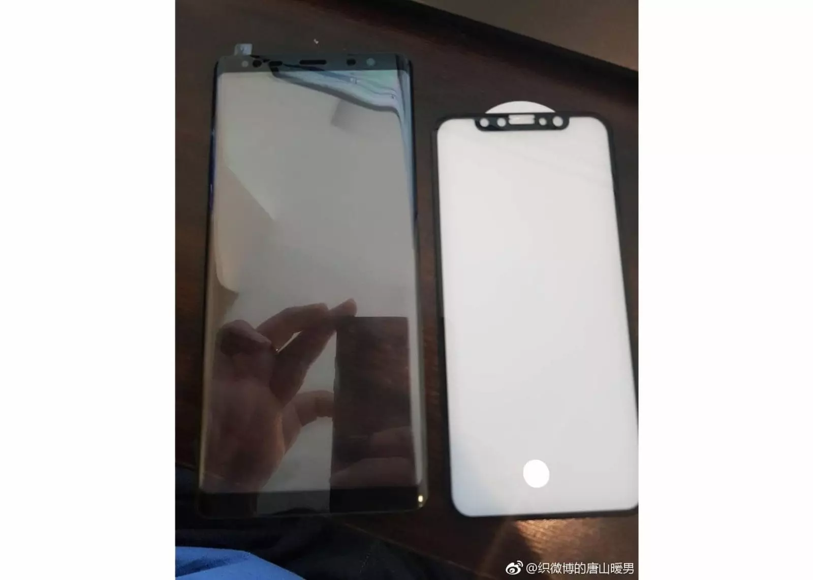 Kunning Foto: Samsung Galaxy Note 8 solishtirish va Apple iPhone 8 - sovitgich kim? 9191_2