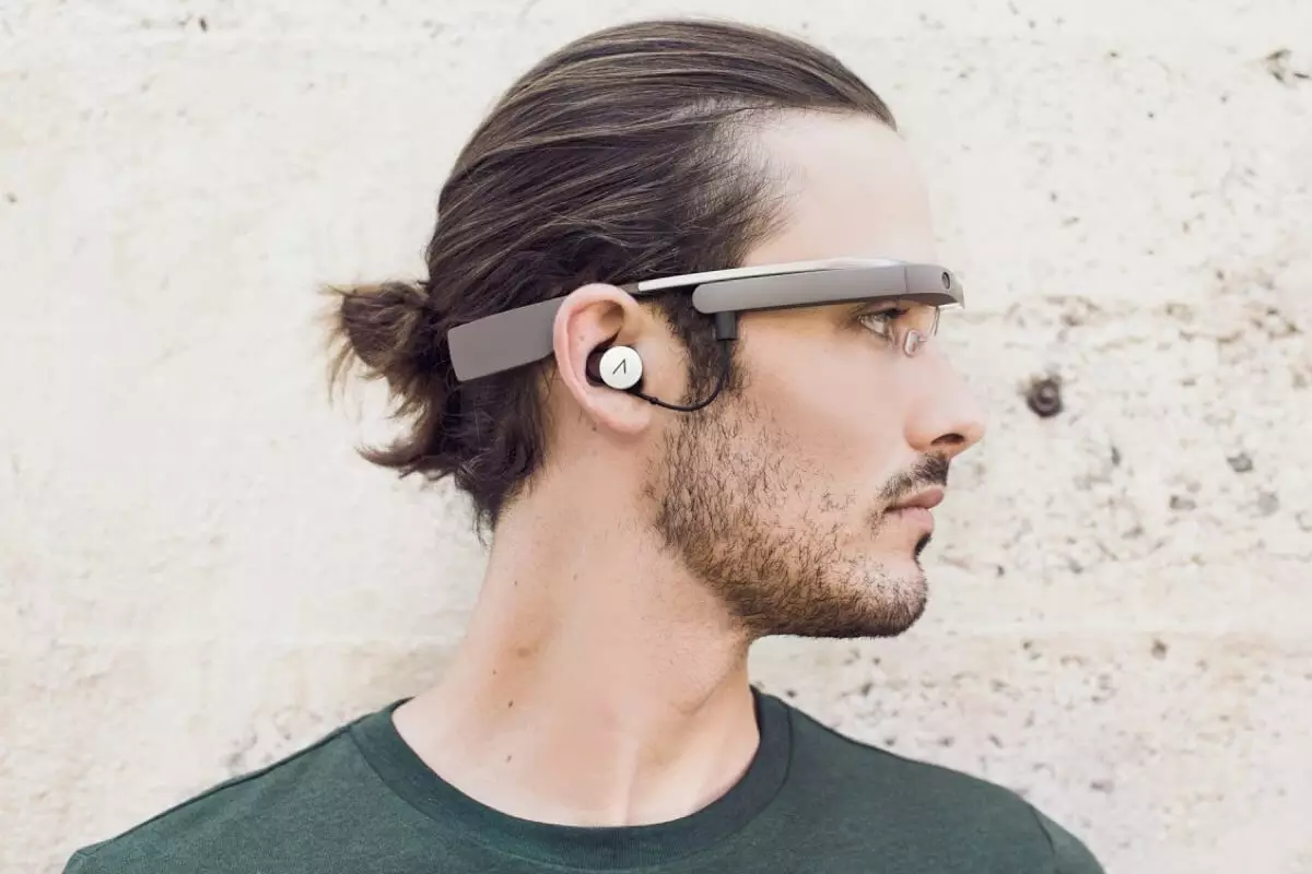 Daar is foto's van 'n nuwe generasie Smart Bril Google Glass