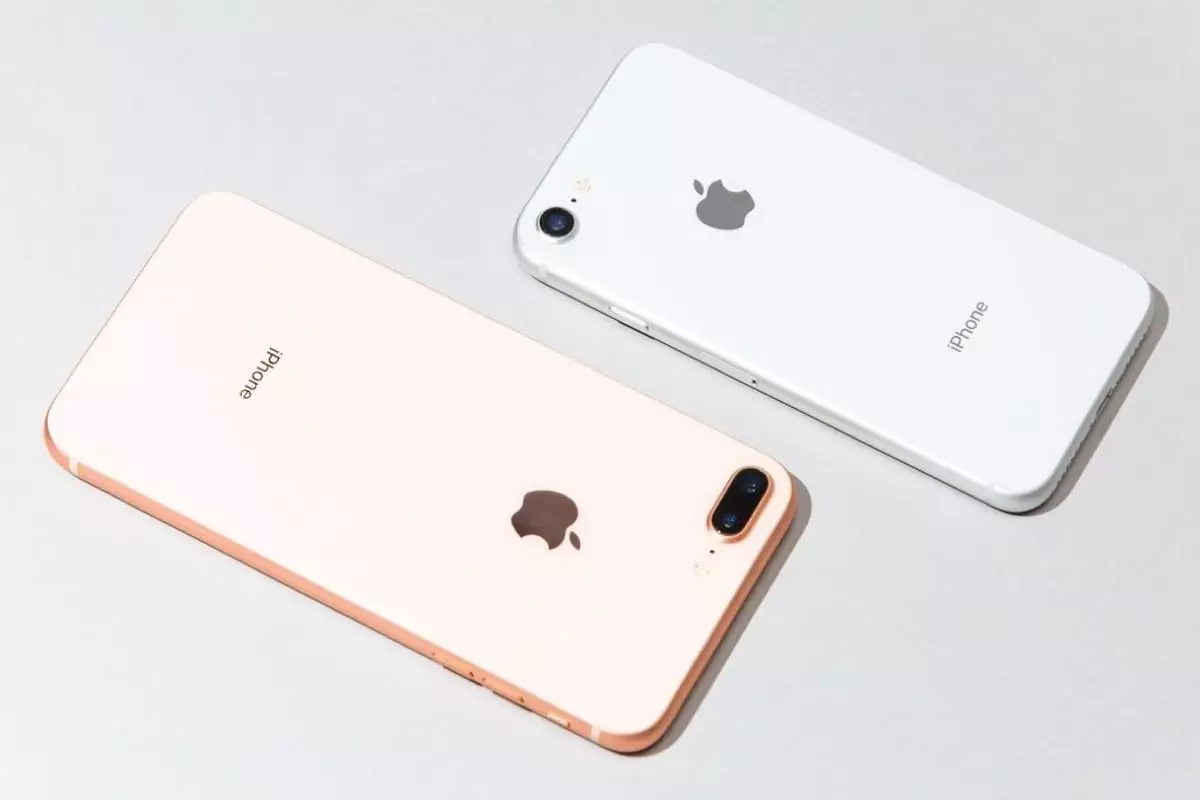 I Russland kan du allerede kjøpe en iPhone 8 og iPhone 8 Plus for store penger 9318_3