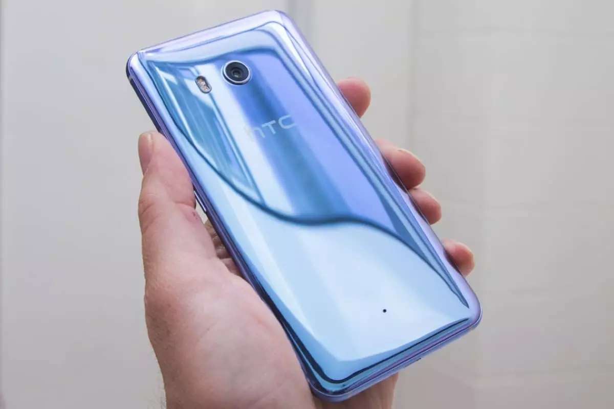 HTC U11 плюс дөньяда ачык очрак булган беренче флагман булачак 9384_1