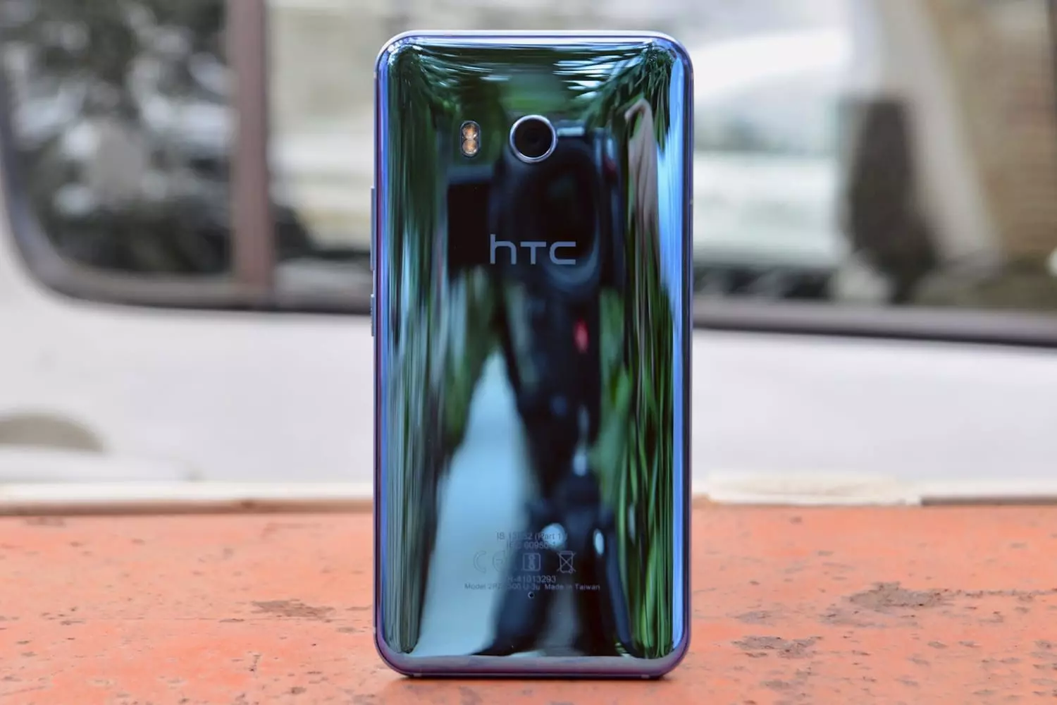 HTC هيله 12: ځانګړتیاوې او مشخصات 9589_1