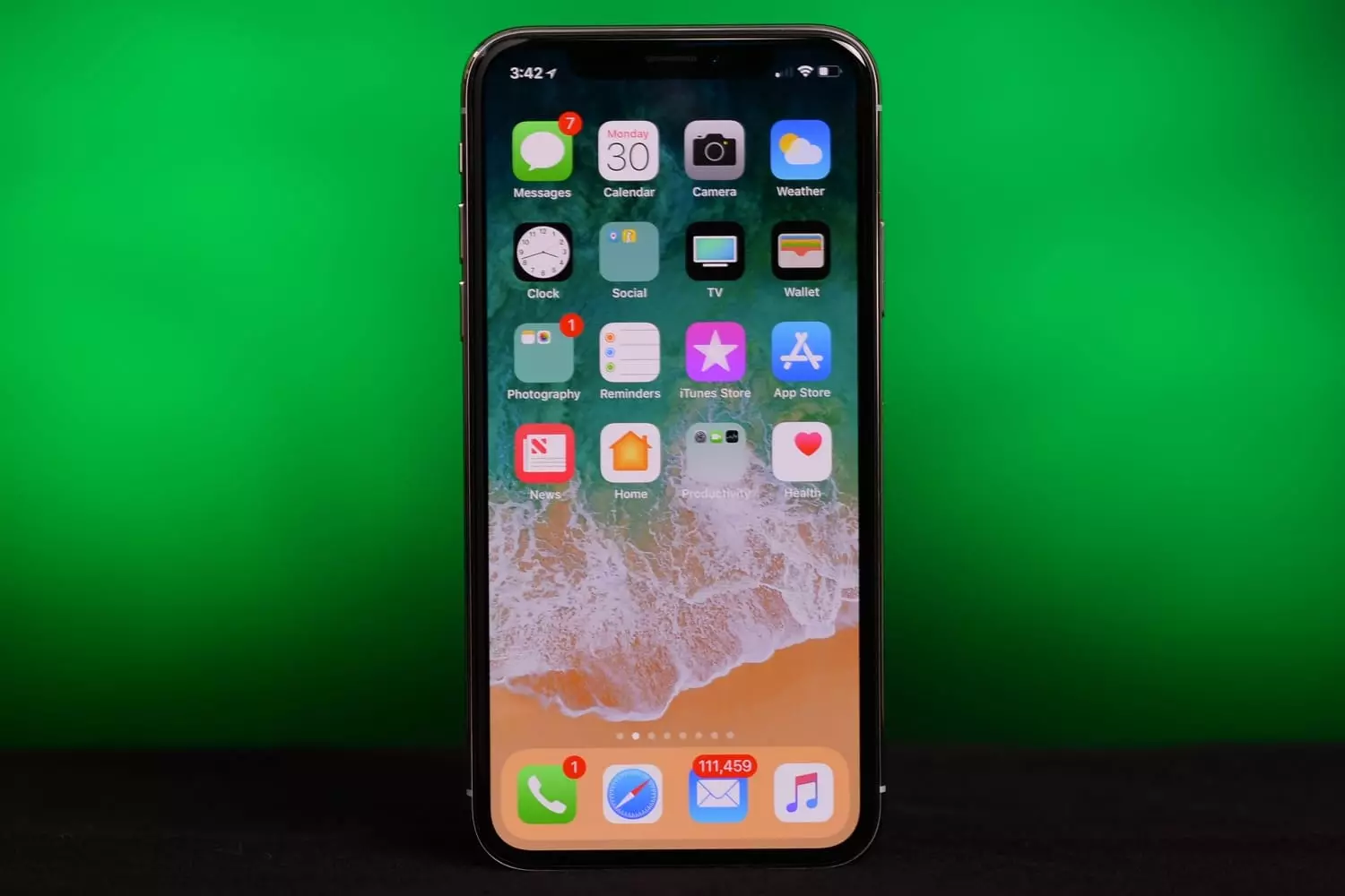 Apple non debería liberar o iPhone X en 2017, pero todo non foi segundo o plan 9679_1