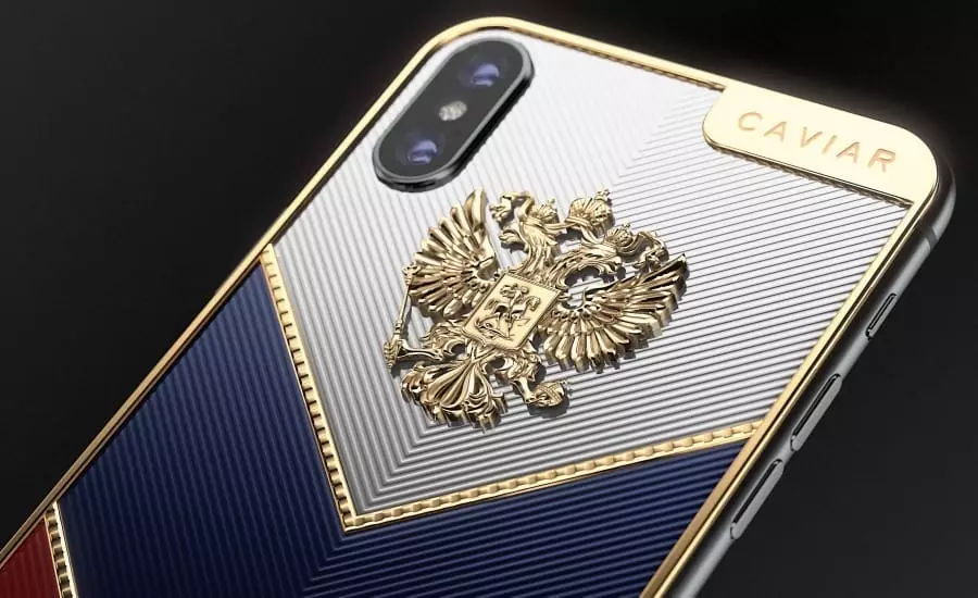 Russische Olympiërs worden toegekend met Gold iPhone X met het wapen van de Russische Federatie 9701_1